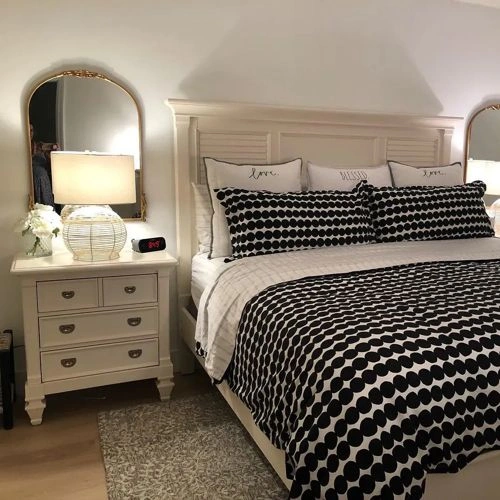 Benjamin Moore Polar White vs. Behr Bakery Box comparison