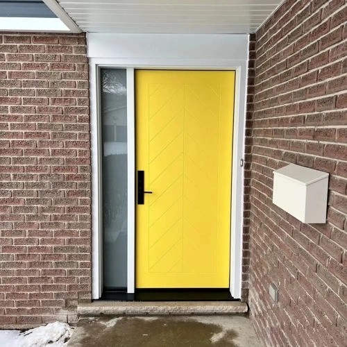 RAL Classic Emerald green vs. Benjamin Moore Delightful Yellow comparison