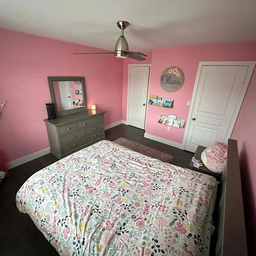 Benjamin Moore Strawberry Sorbet 2087-50 paint color